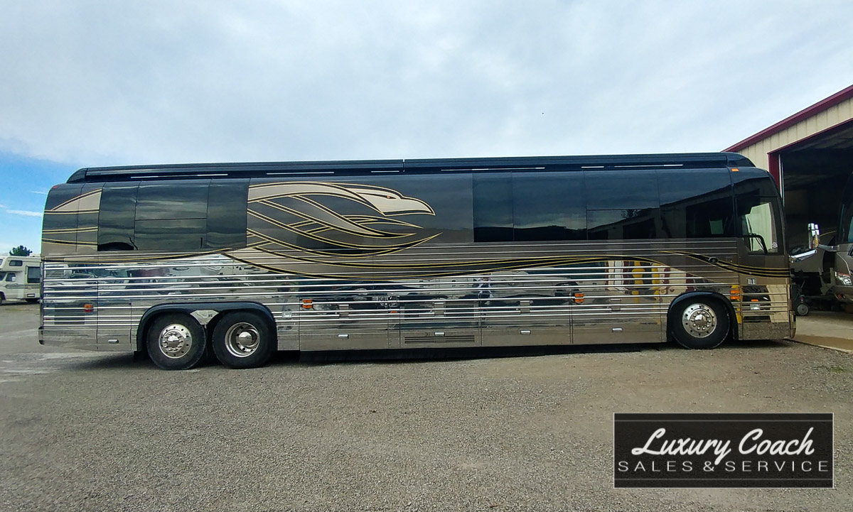SOLD: 2002 Prevost XLII Featherlite - $255,000