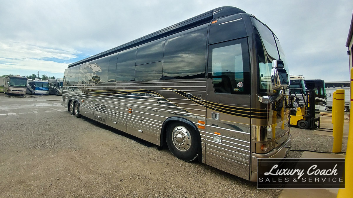 SOLD: 2002 Prevost XLII Featherlite - $255,000