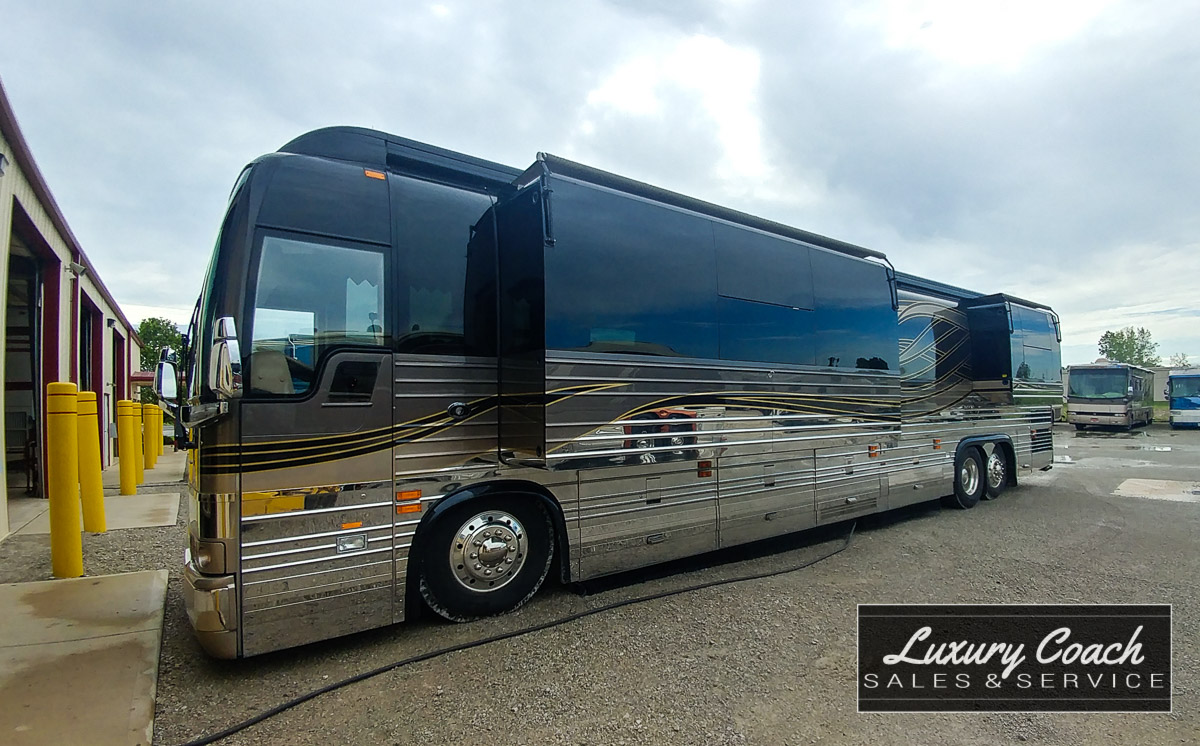 SOLD: 2002 Prevost XLII Featherlite - $255,000