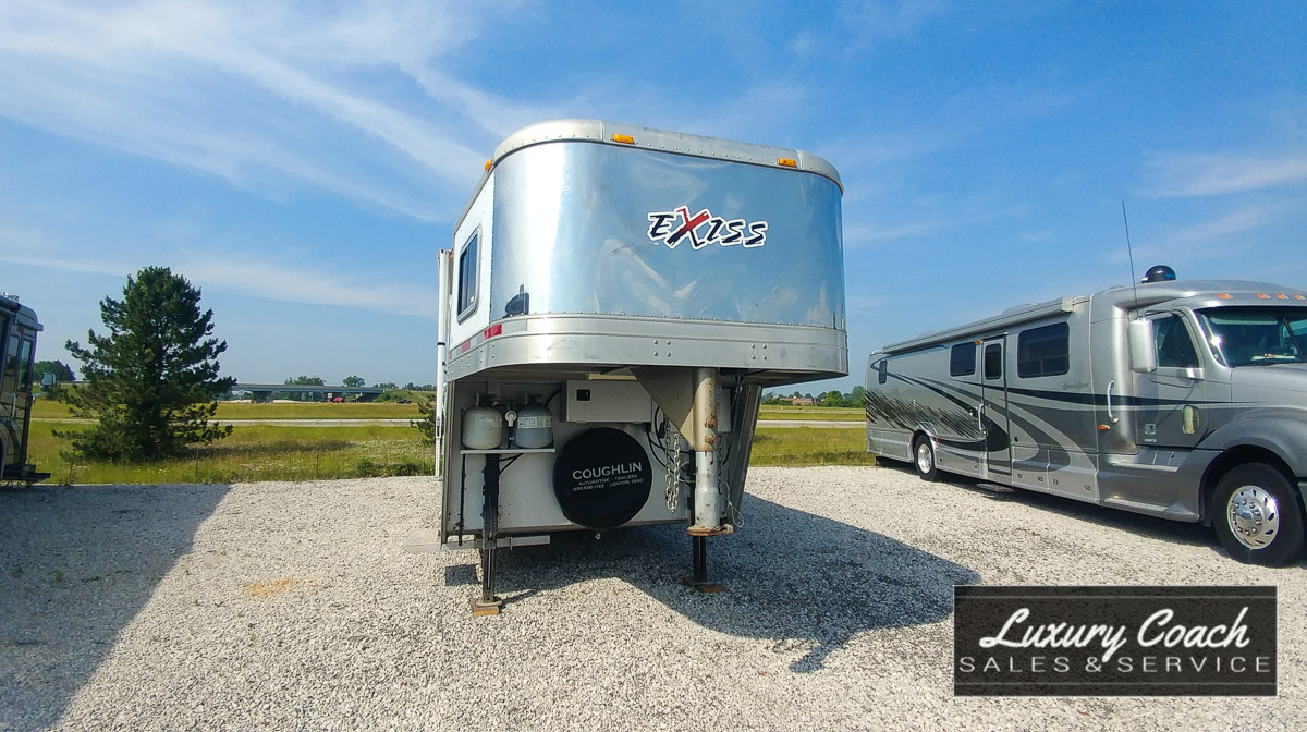 SOLD: 2006 Exiss XT-310 Horse Trailer - Luxury Coach Sales & Service