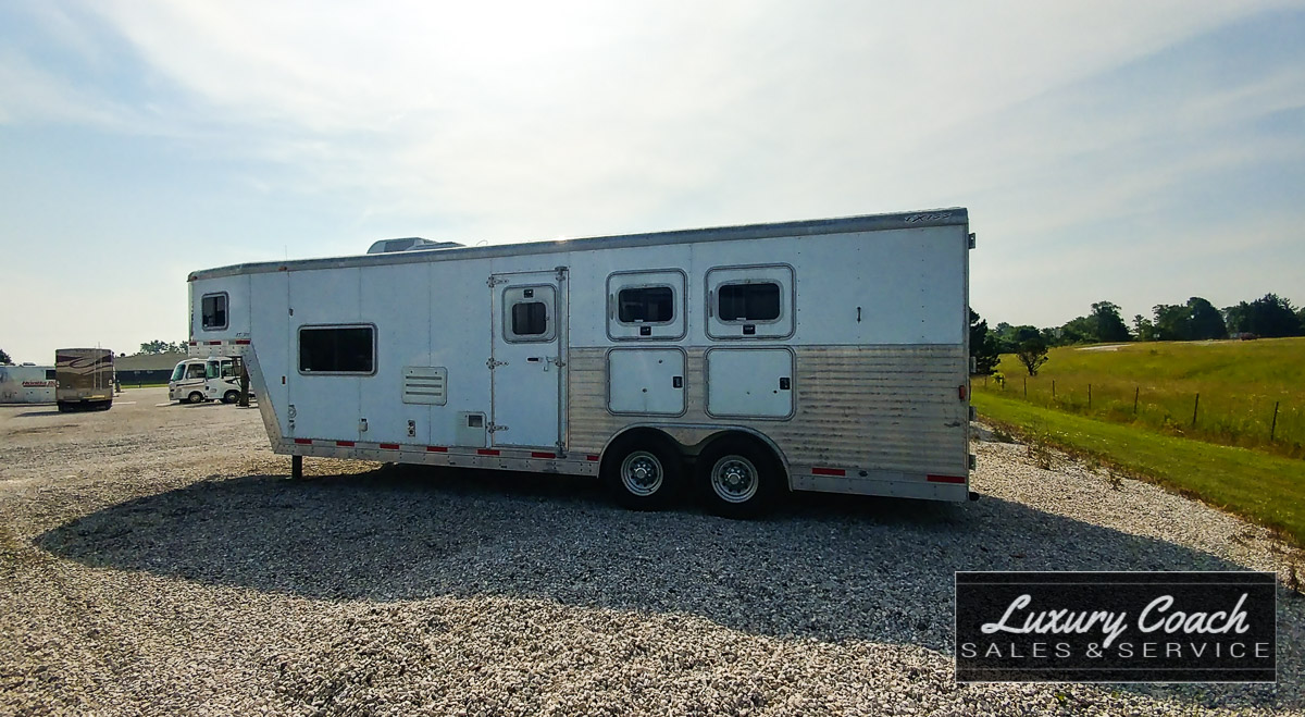 SOLD: 2006 Exiss XT-310 Horse Trailer - Luxury Coach Sales & Service