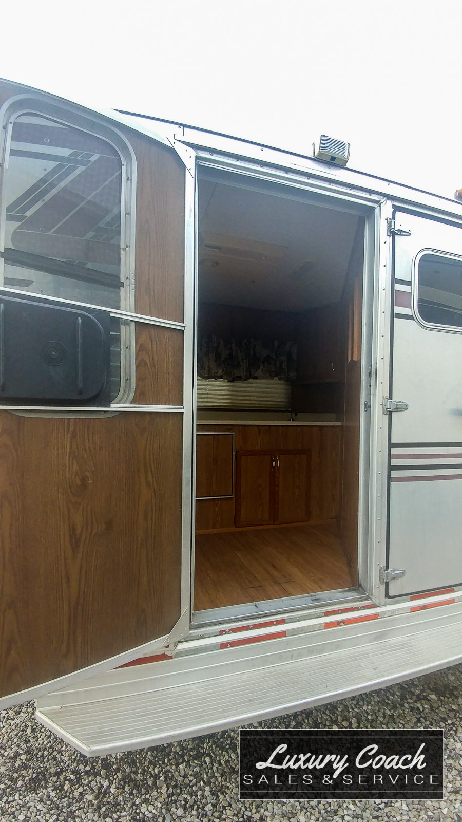 1996 Sundowner Sunlite Horse Trailer - $6,900 at Luxury Coach