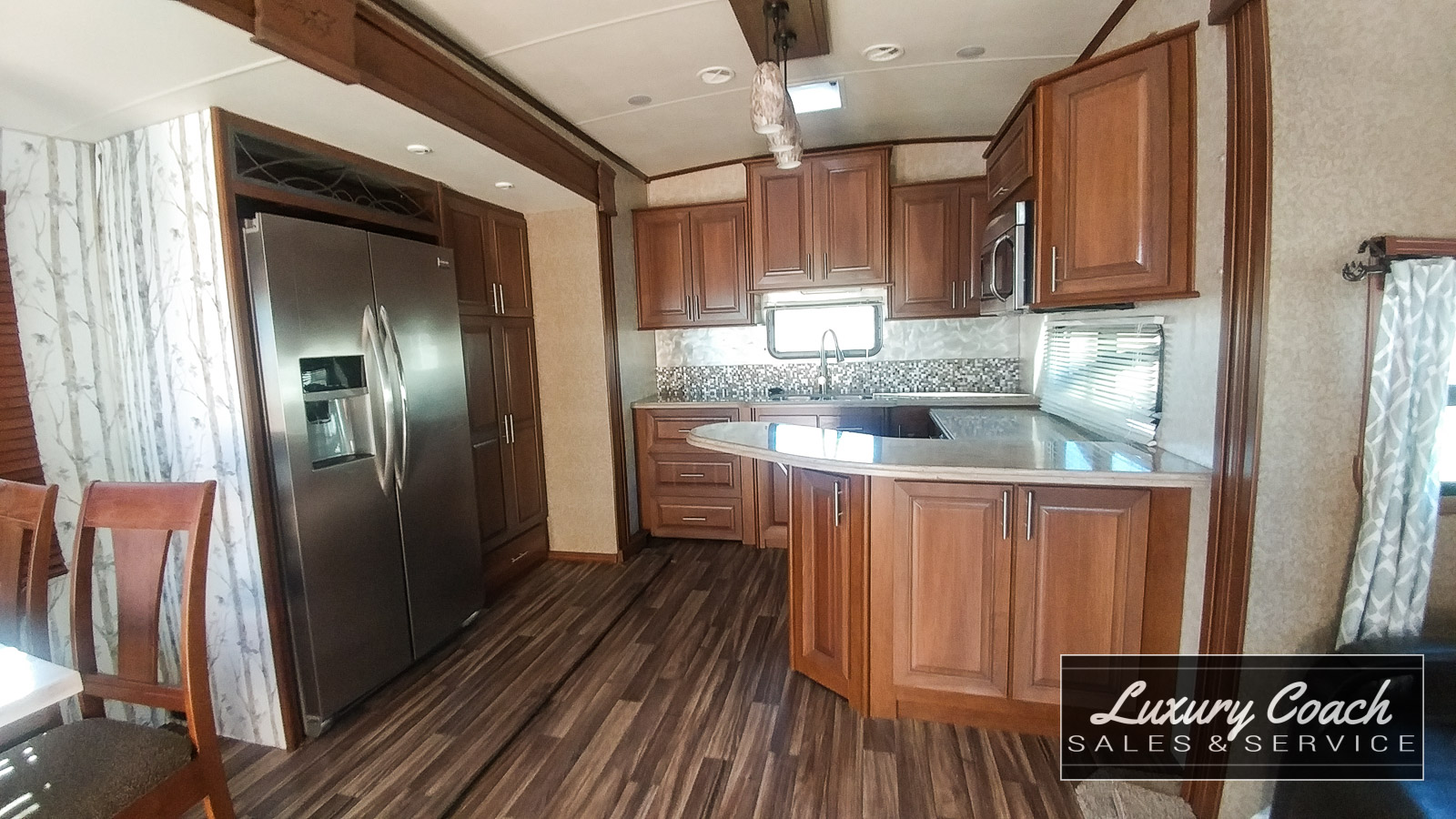 PENDING: $33,900 2015 Highland Ridge Open Range 3X | Luxury Coach