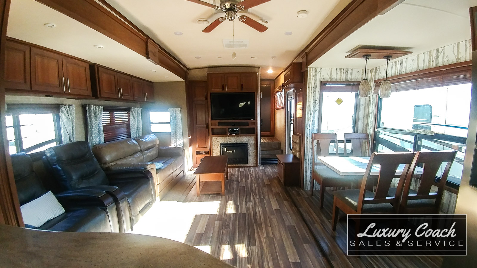 PENDING: $33,900 2015 Highland Ridge Open Range 3X | Luxury Coach