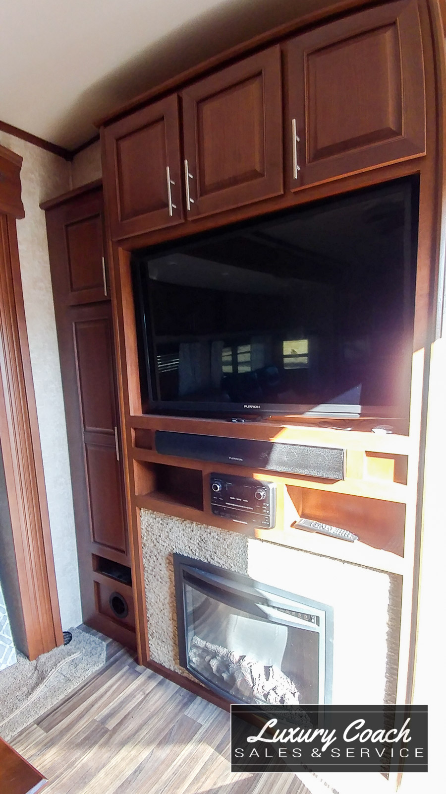 PENDING: $33,900 2015 Highland Ridge Open Range 3X | Luxury Coach