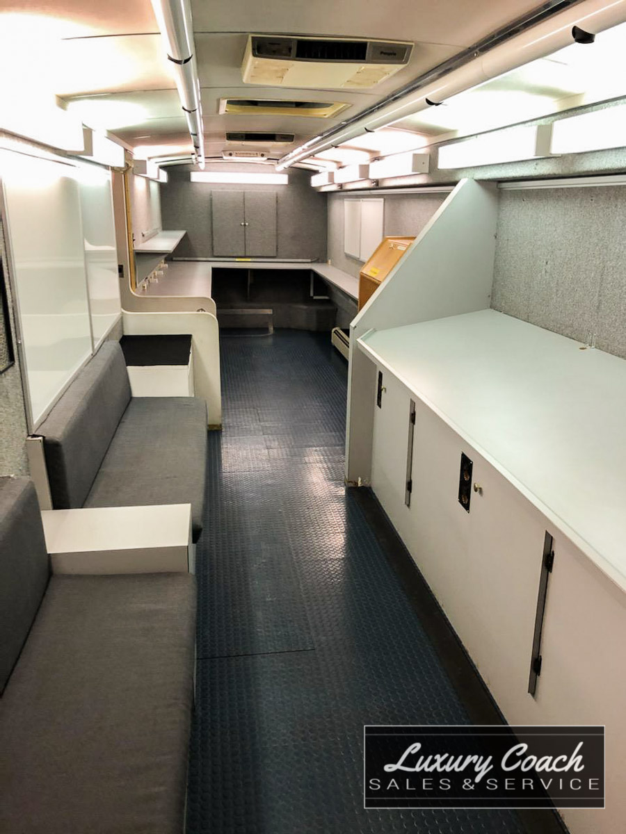 SOLD: $39,900 1993 Prevost Command Center Le Mirage XL