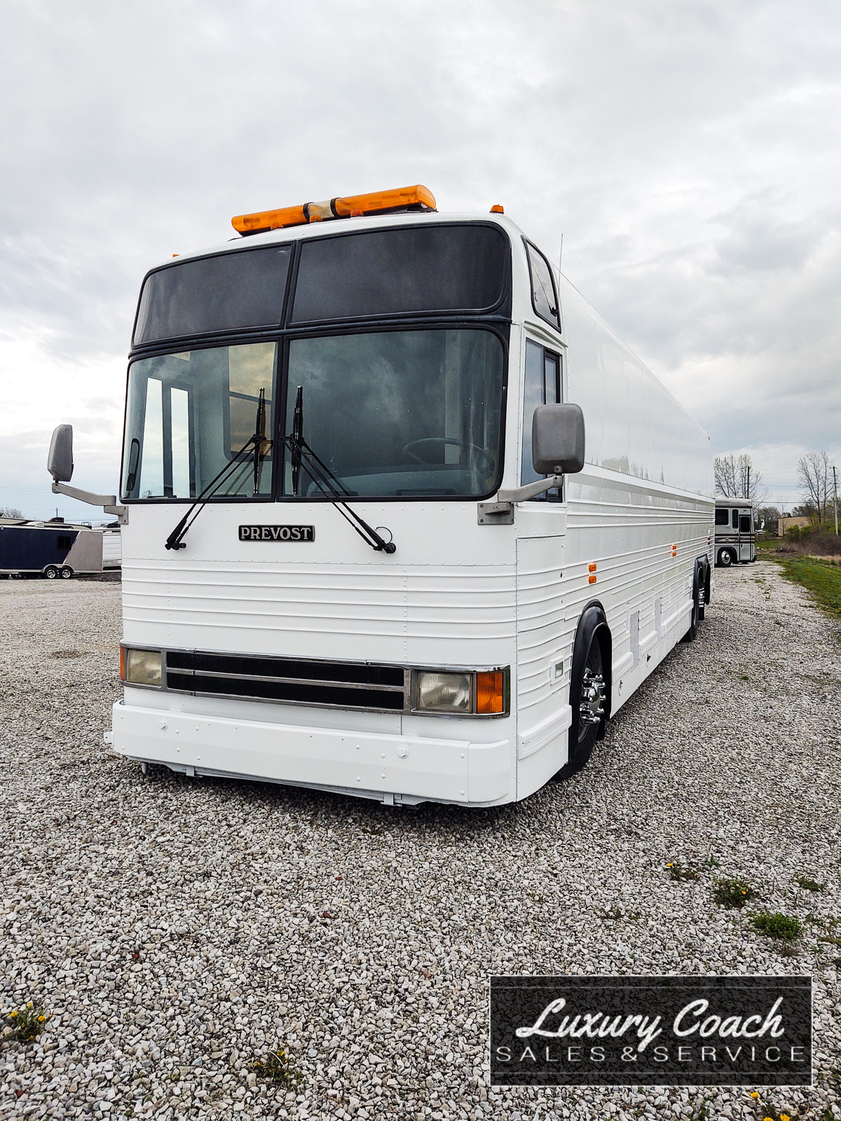 SOLD: $39,900 1993 Prevost Command Center Le Mirage XL