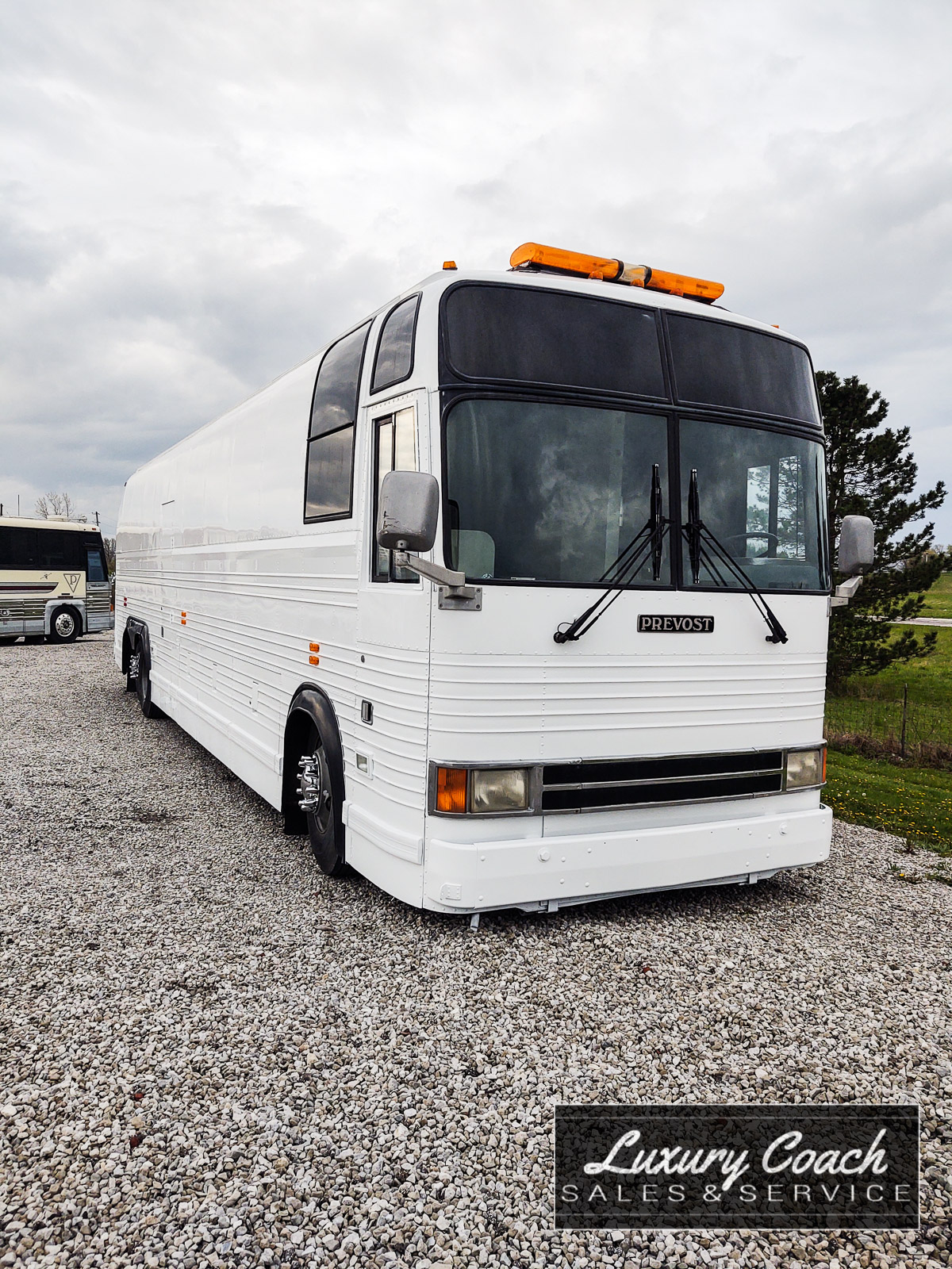 SOLD: $39,900 1993 Prevost Command Center Le Mirage XL