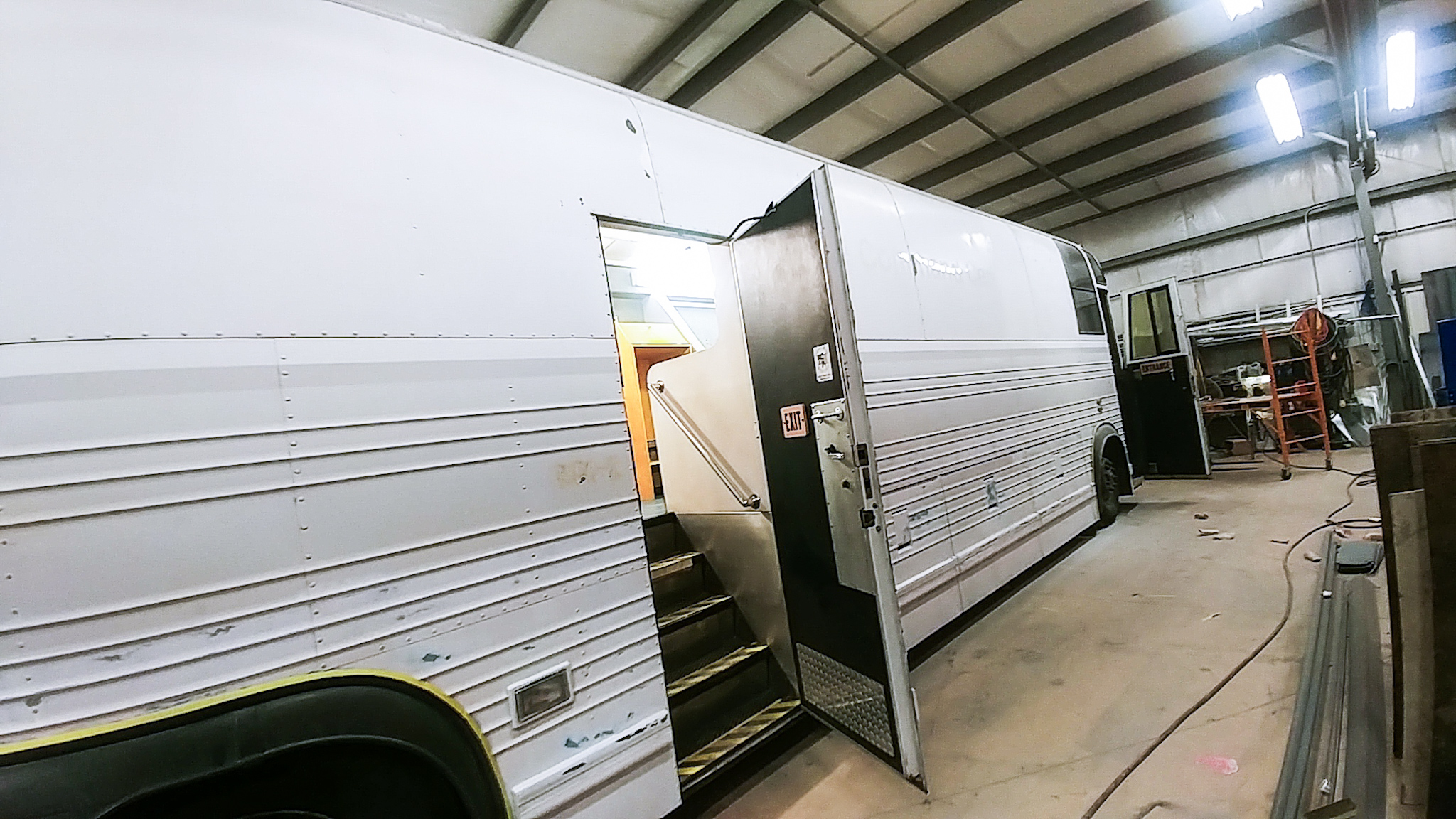 SOLD: $39,900 1993 Prevost Command Center Le Mirage XL