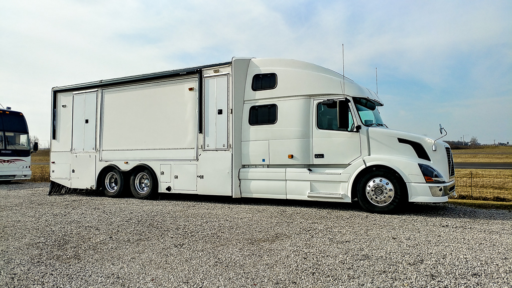 2008 VOLVO VNL64 SEMI Tandem ToterHome w/Slide - Luxury Coach Sales ...