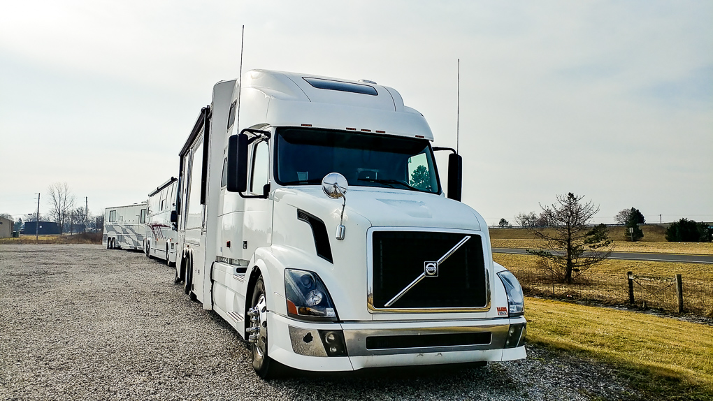 2008 VOLVO VNL64 SEMI Tandem ToterHome w/Slide - Luxury Coach Sales ...